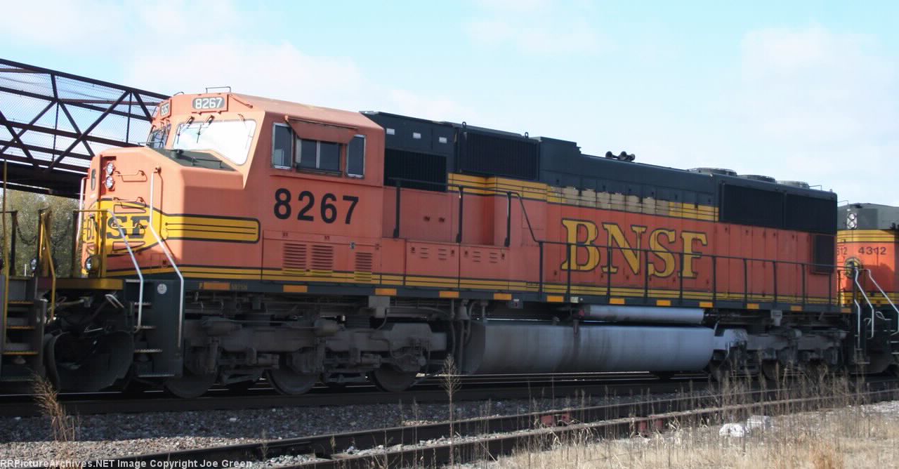 BNSF 8267